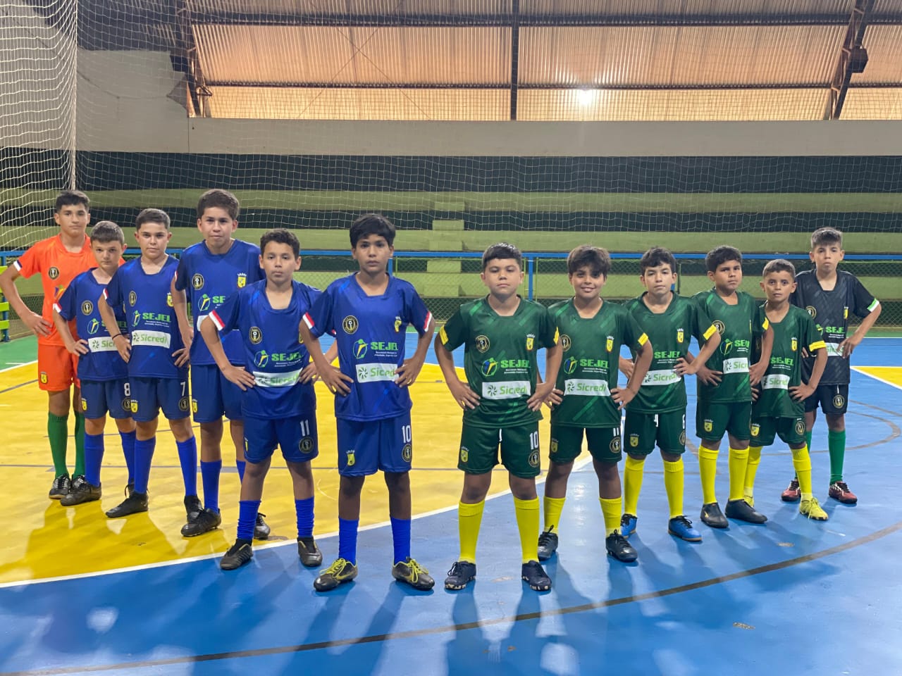 Sicredi entrega uniformes para projetos esportivos da SEJEL em Paranhos ...